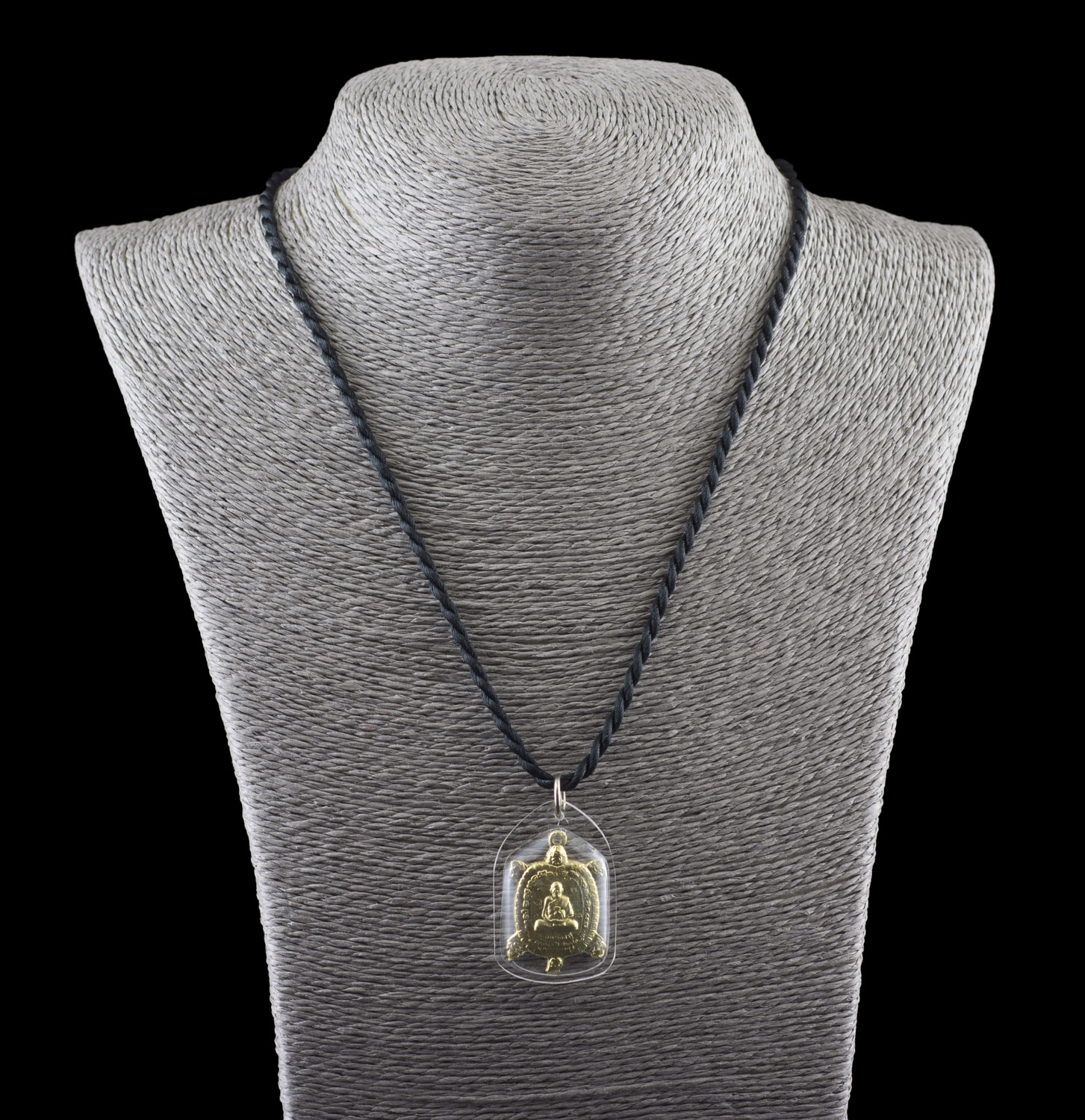 Thai Amulet Necklace - Protection and Good Luck | amulet-thailand.com