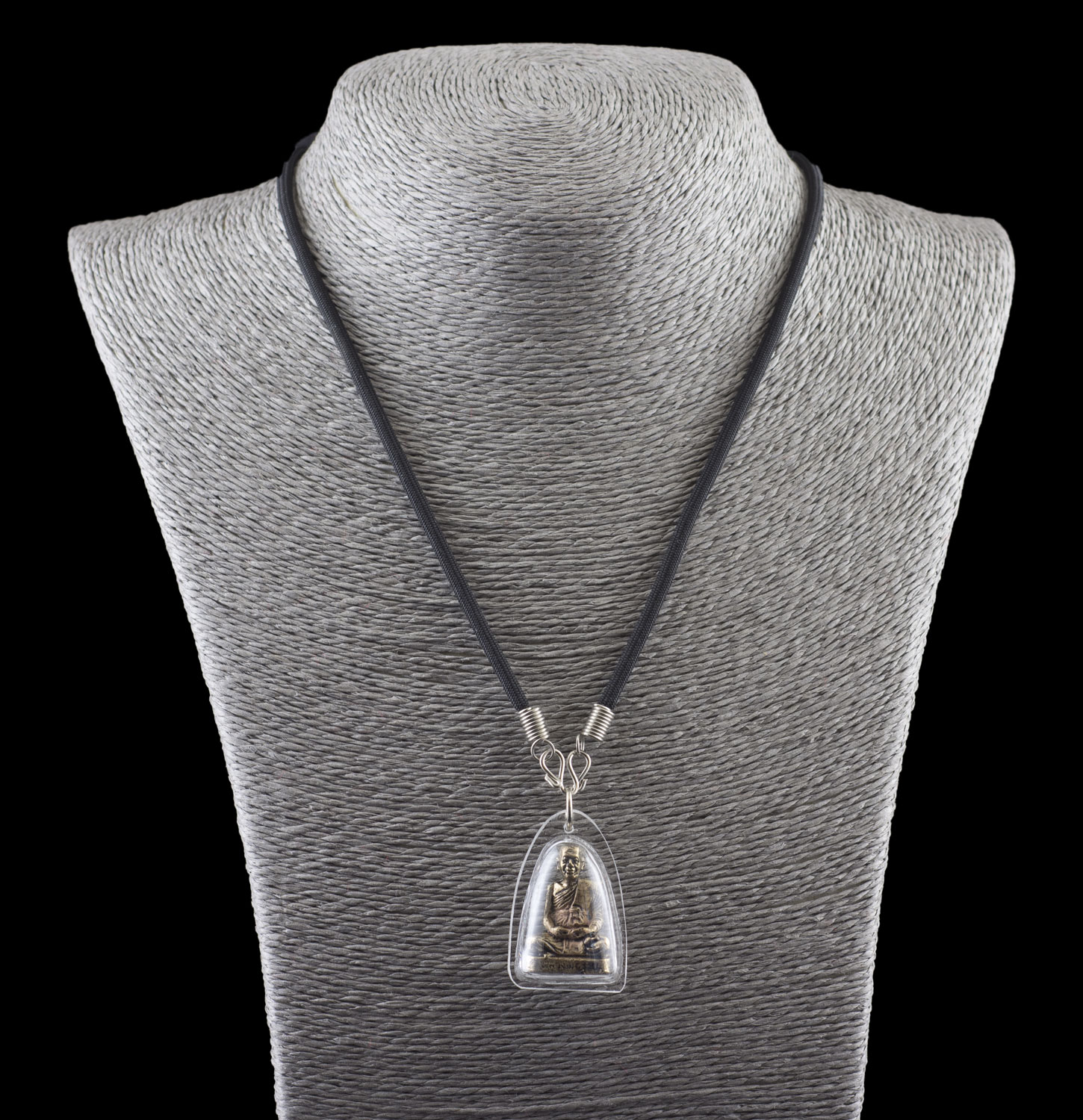 Thai Amulet Necklace - Protection and Good Luck | amulet-thailand.com